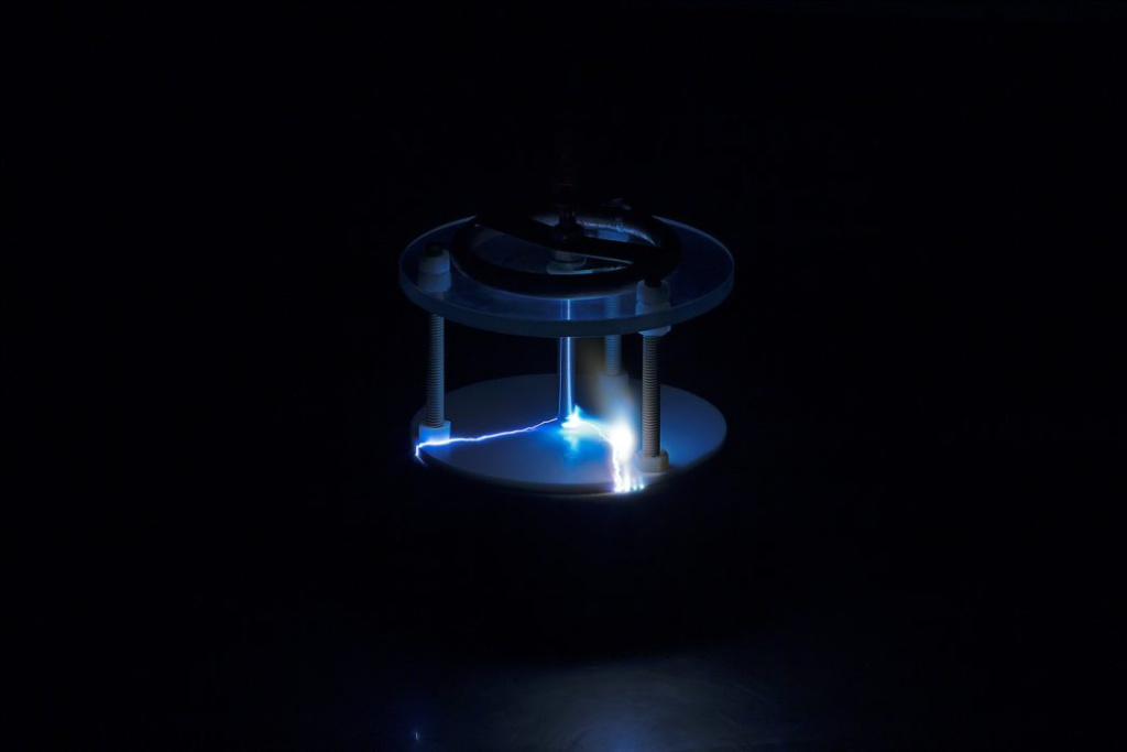 Electric discharges in air at an insulating surface – SINTEF Blog
